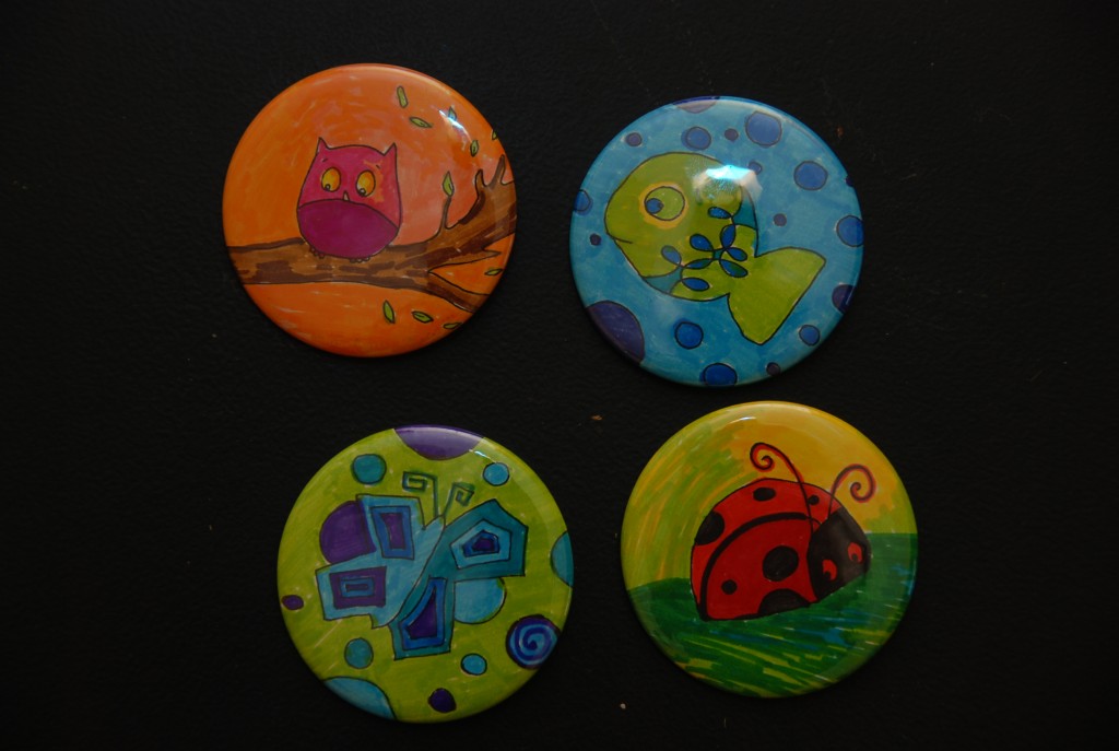 Les badges à colorier, un concept adoré par les enfants